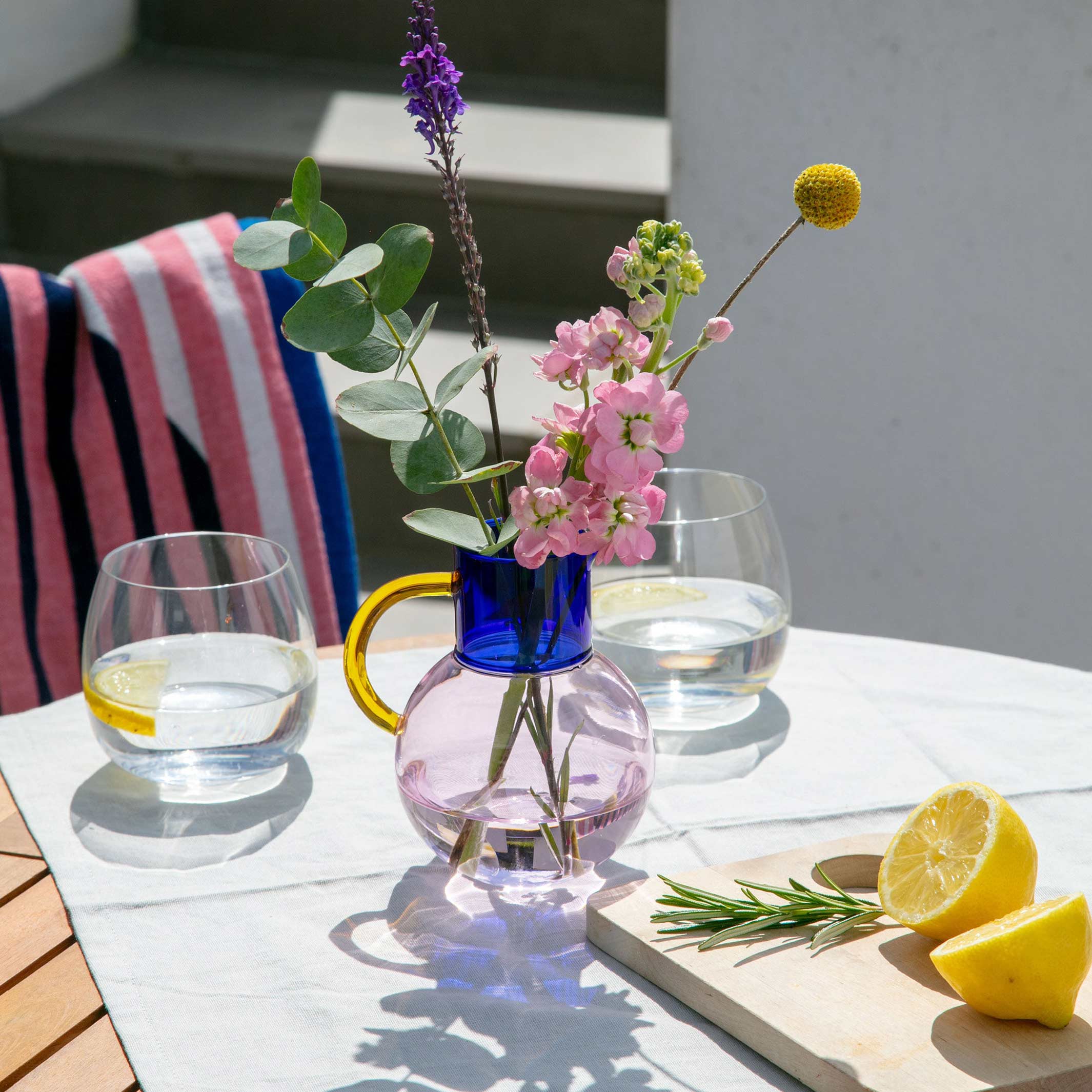 PABLO GLASS JUG - Glas-Krug & Karaffe - Pink & Kobaltblau | Block Desi ...